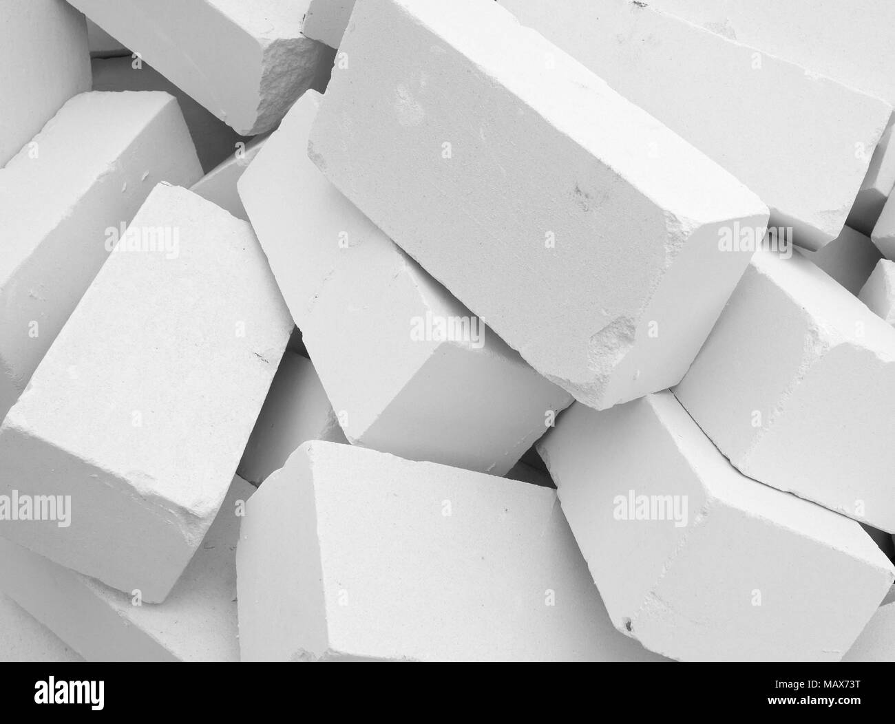 Loose bricks hi-res stock photography and images - Alamy