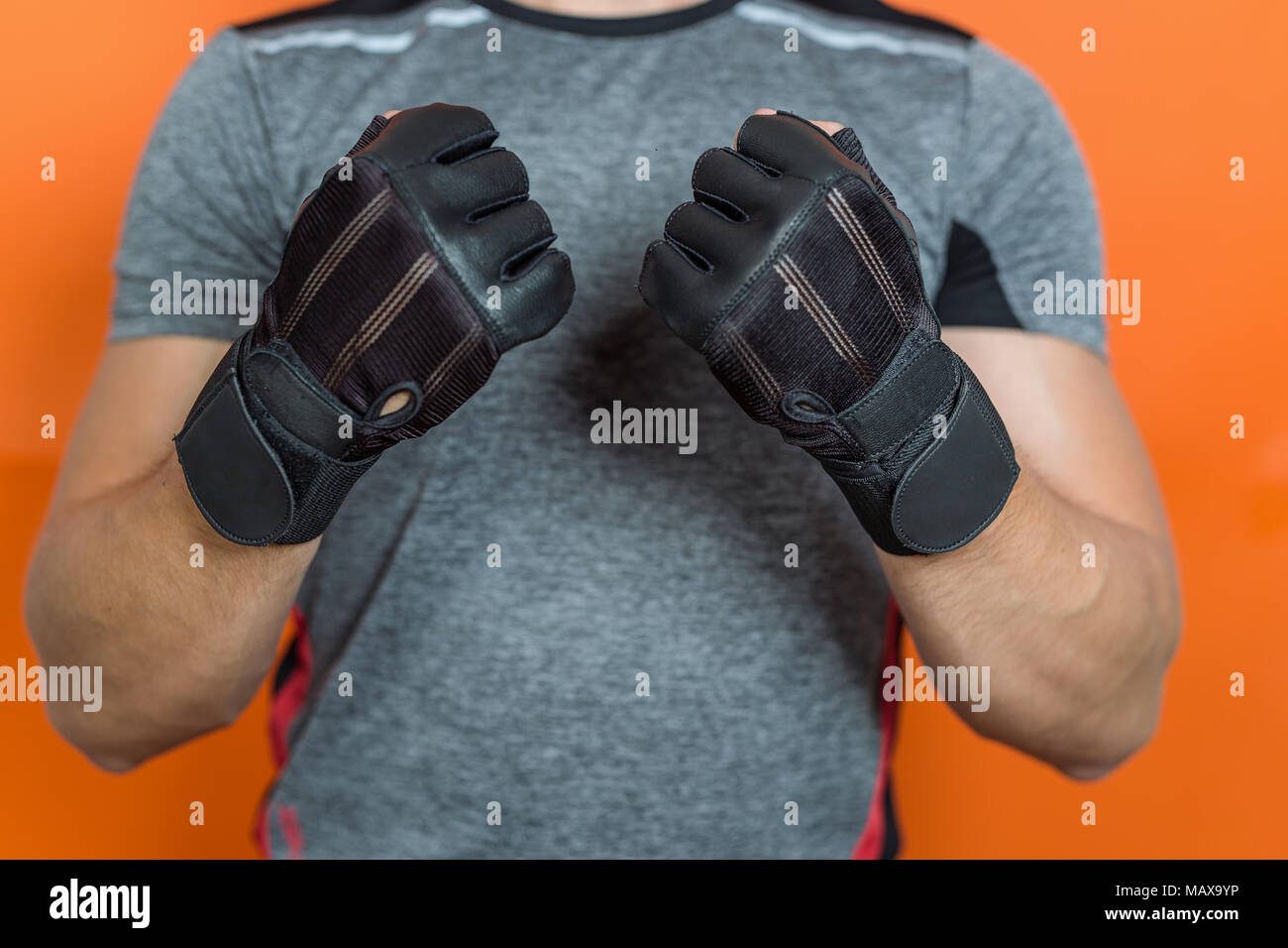 Fitness man preparing gloves for lifting weights Stock Photo - Alamy