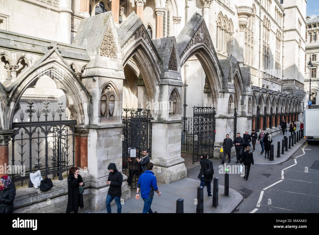 Courts london holborn hi-res stock photography and images - Alamy