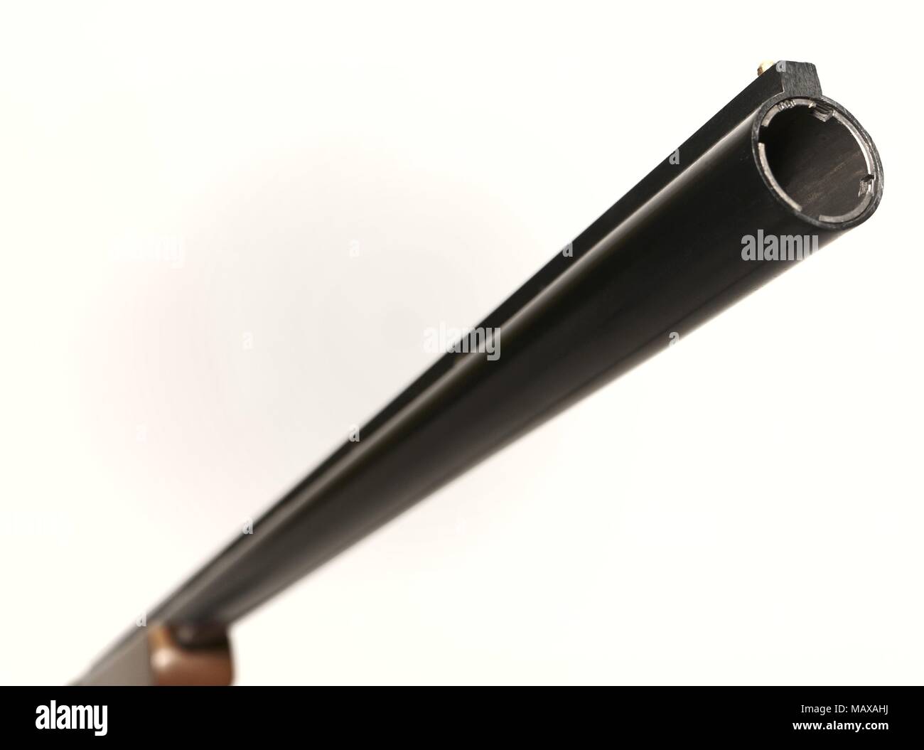 End of a black riffle and view inside on white background, 12 gauche ...