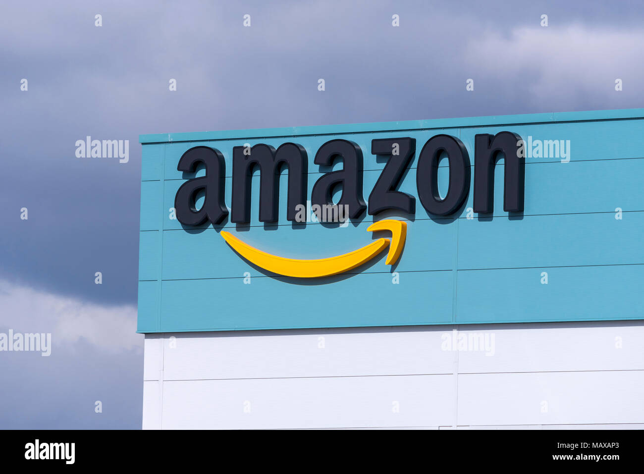 Amazon distribution centre hi-res stock photography and images - Alamy