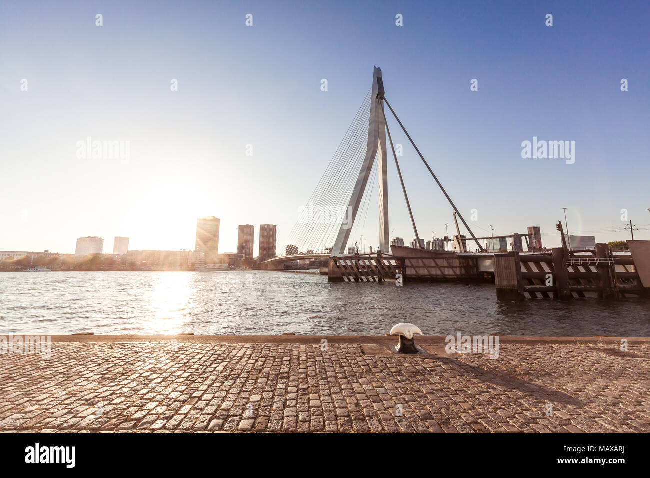 Riverside promenade walkway hi-res stock photography and images - Alamy