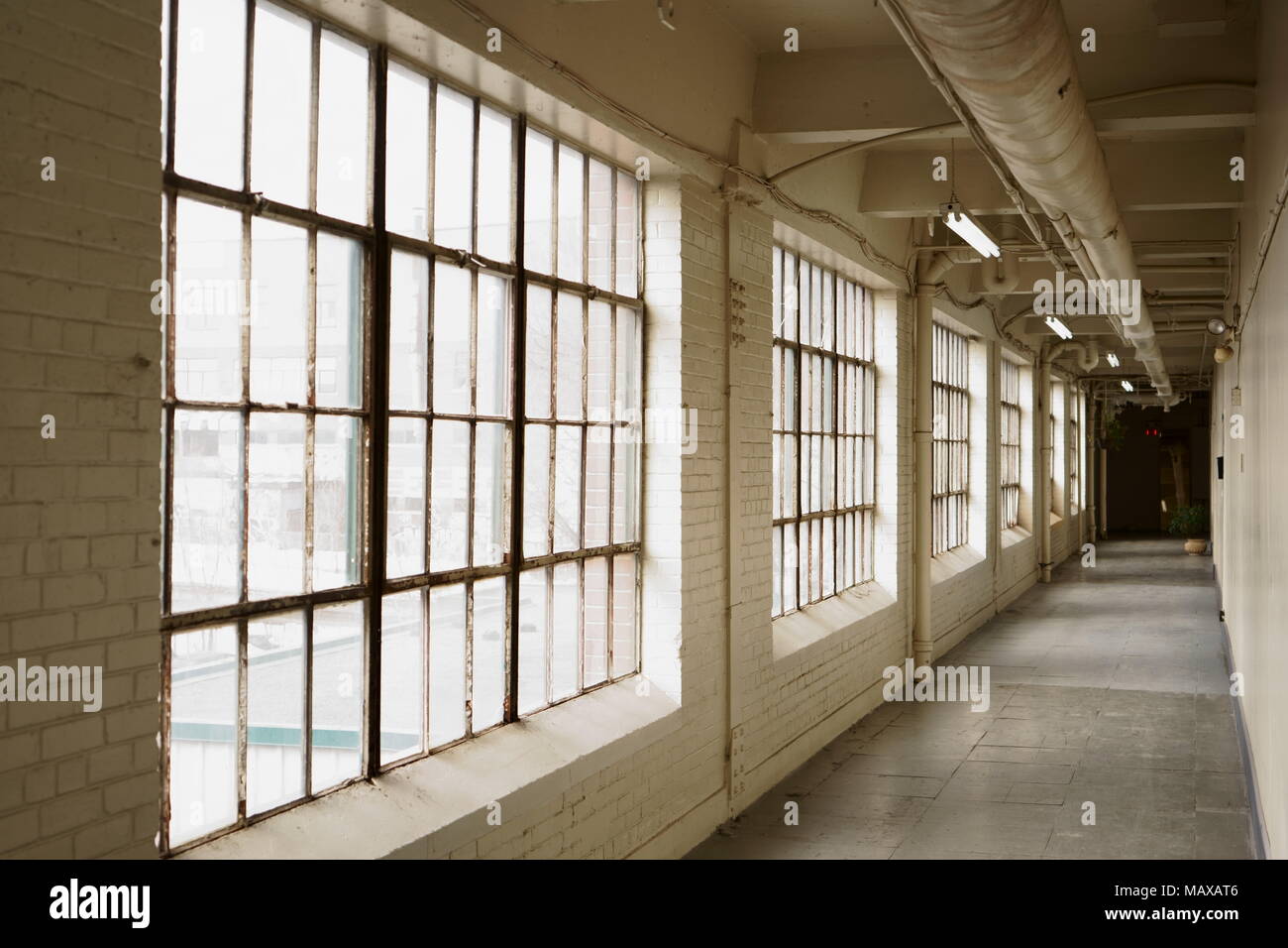 Office perspective hi-res stock photography and images - Alamy