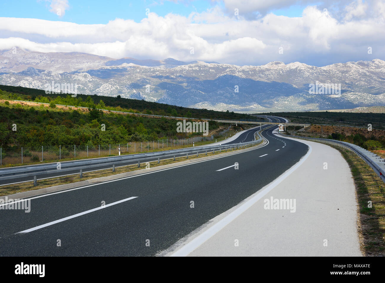 Curved landscape hi-res stock photography and images - Alamy