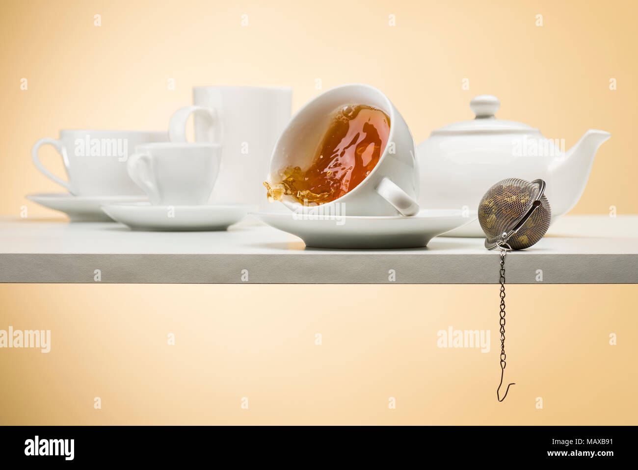 Falling tea bag hi-res stock photography and images - Alamy