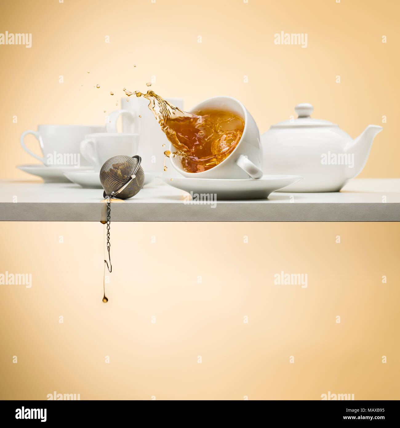 Falling tea bag hi-res stock photography and images - Alamy
