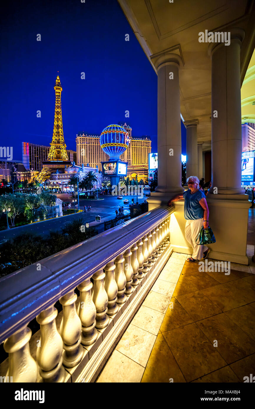 Covered walkway from The Bellagio to the strip, Las Vegas, Narvarda, U ...