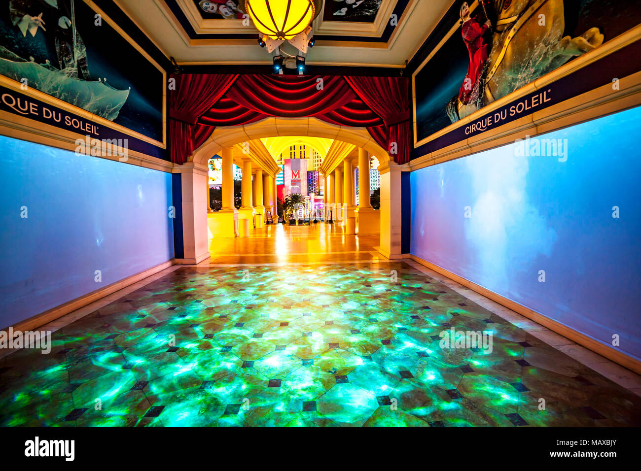 Covered walkway from The Bellagio to the strip, Las Vegas, Narvarda, U ...