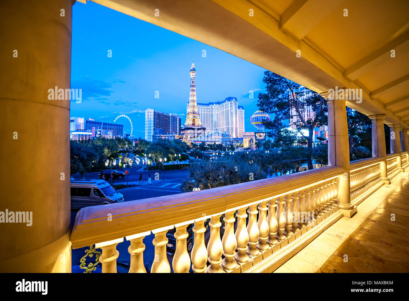 Covered walkway from The Bellagio to the strip, Las Vegas, Narvarda, U ...