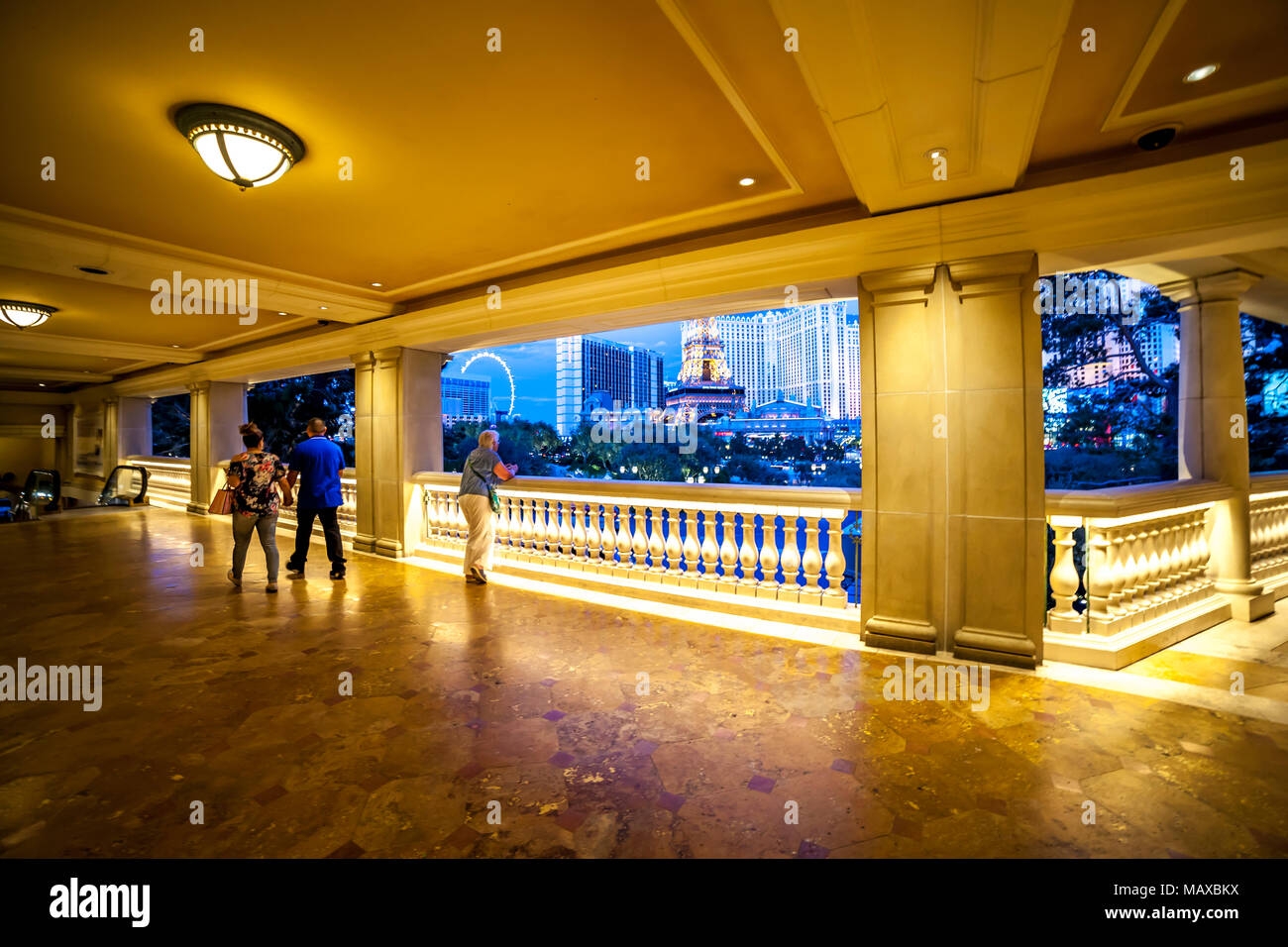 Covered walkway from The Bellagio to the strip, Las Vegas, Narvarda, U ...