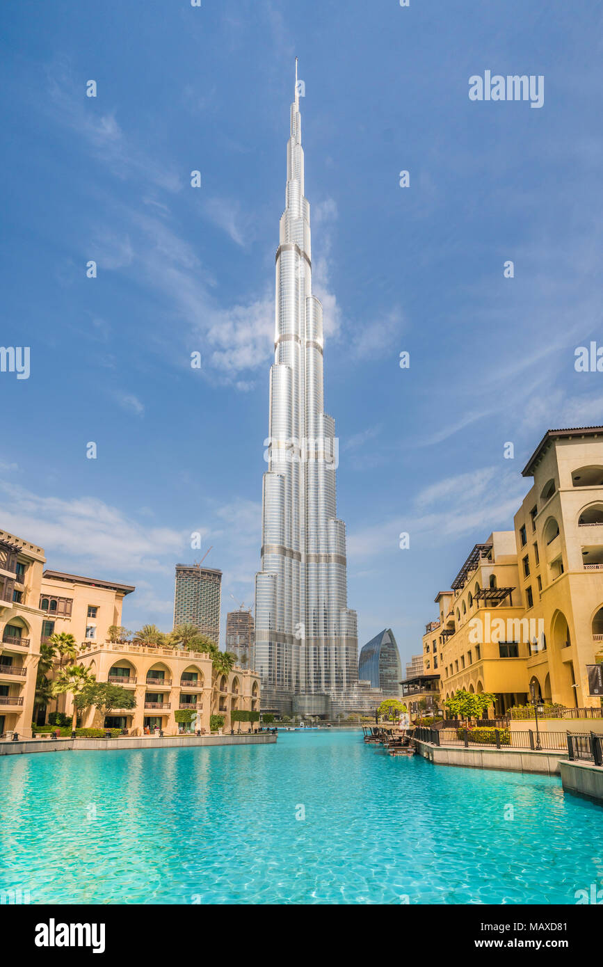 Dubai tall building hi-res stock photography and images - Alamy