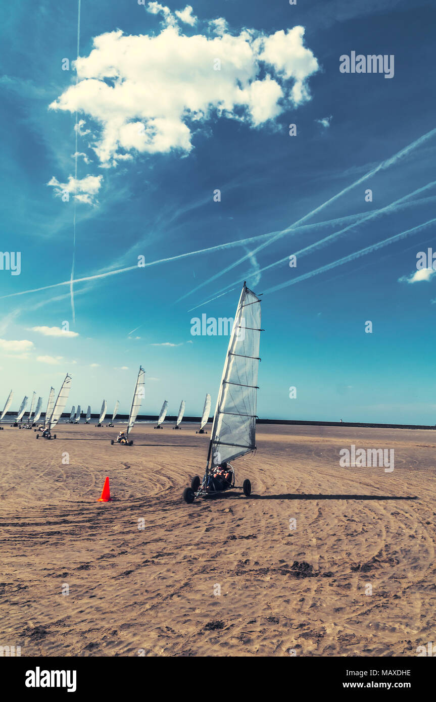 kite racing on the beach Stock Photo - Alamy