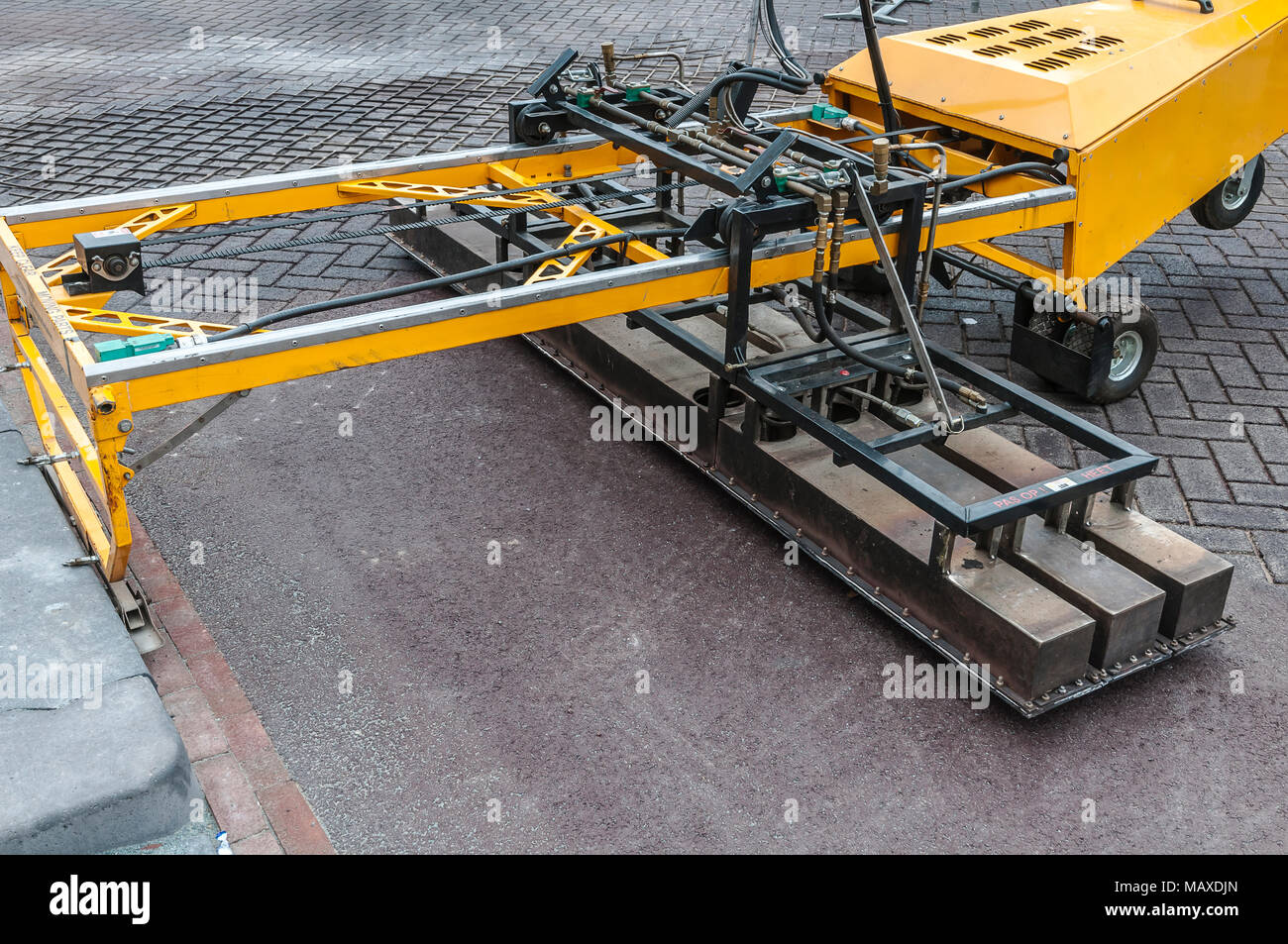Street Print Netherland has a machine with which small surfaces of ...