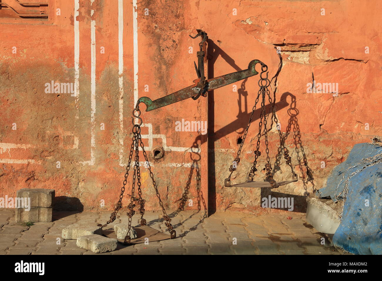 Antique balance in equilibrium hi-res stock photography and images - Alamy