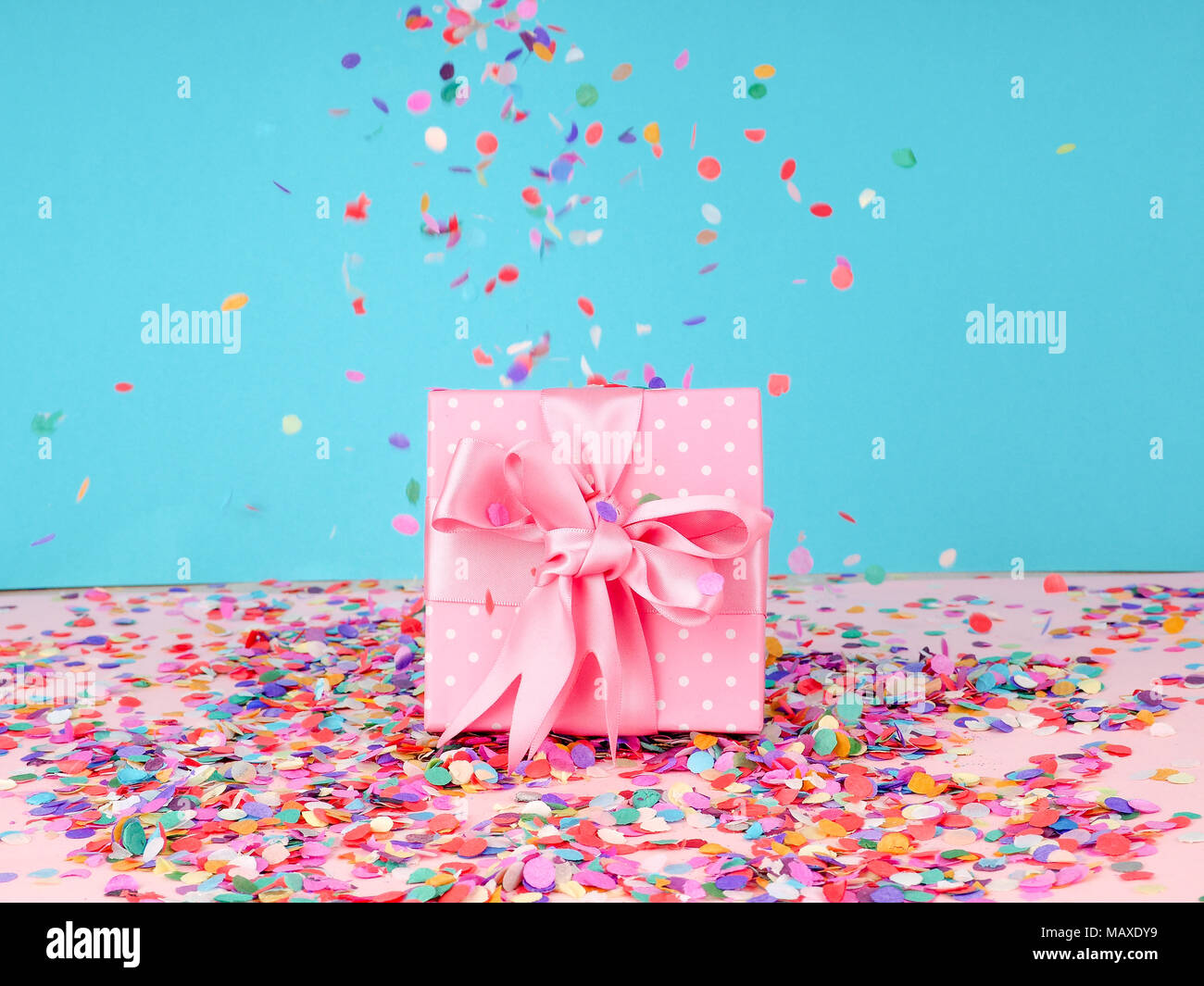 Box wedding confetti hi-res stock photography and images - Alamy