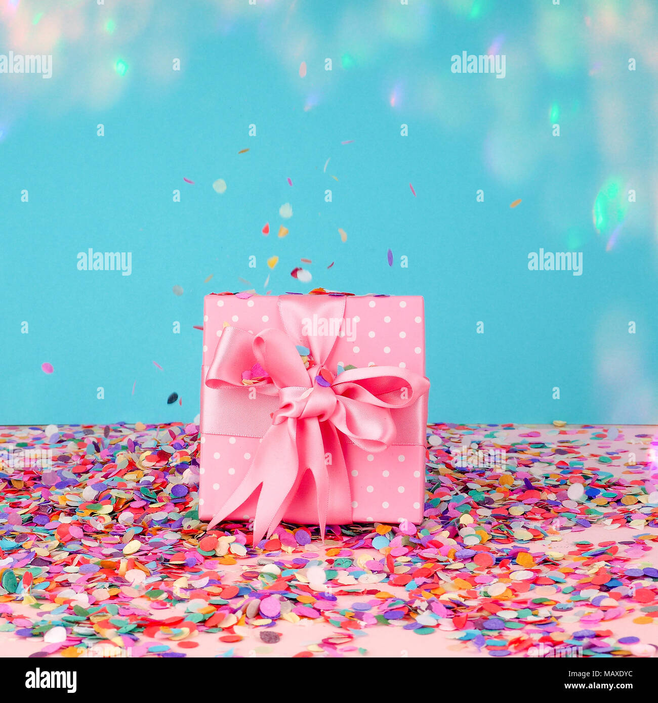 Box wedding confetti hi-res stock photography and images - Alamy