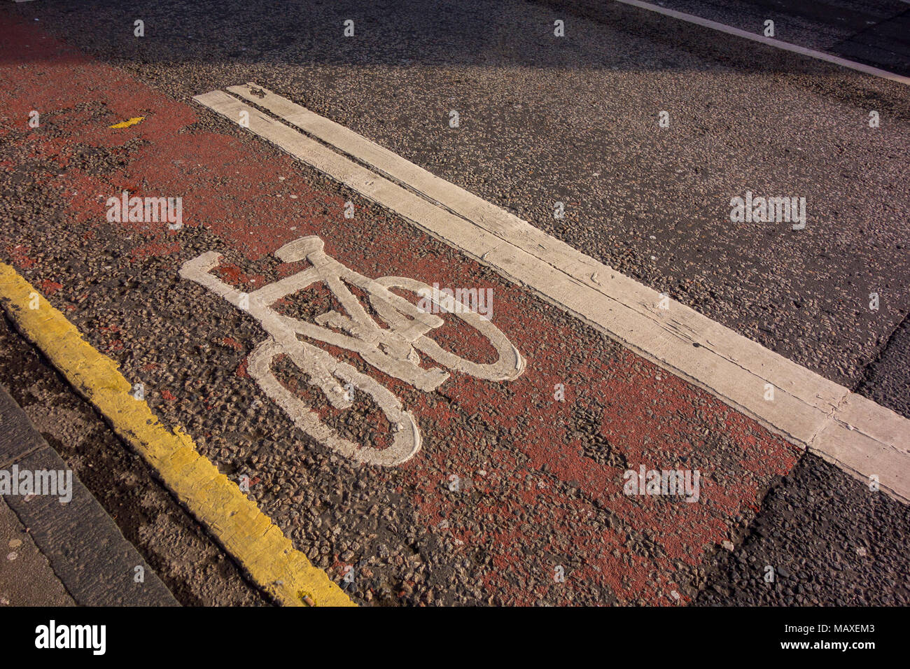 Edinburgh cycle lane hi-res stock photography and images - Alamy