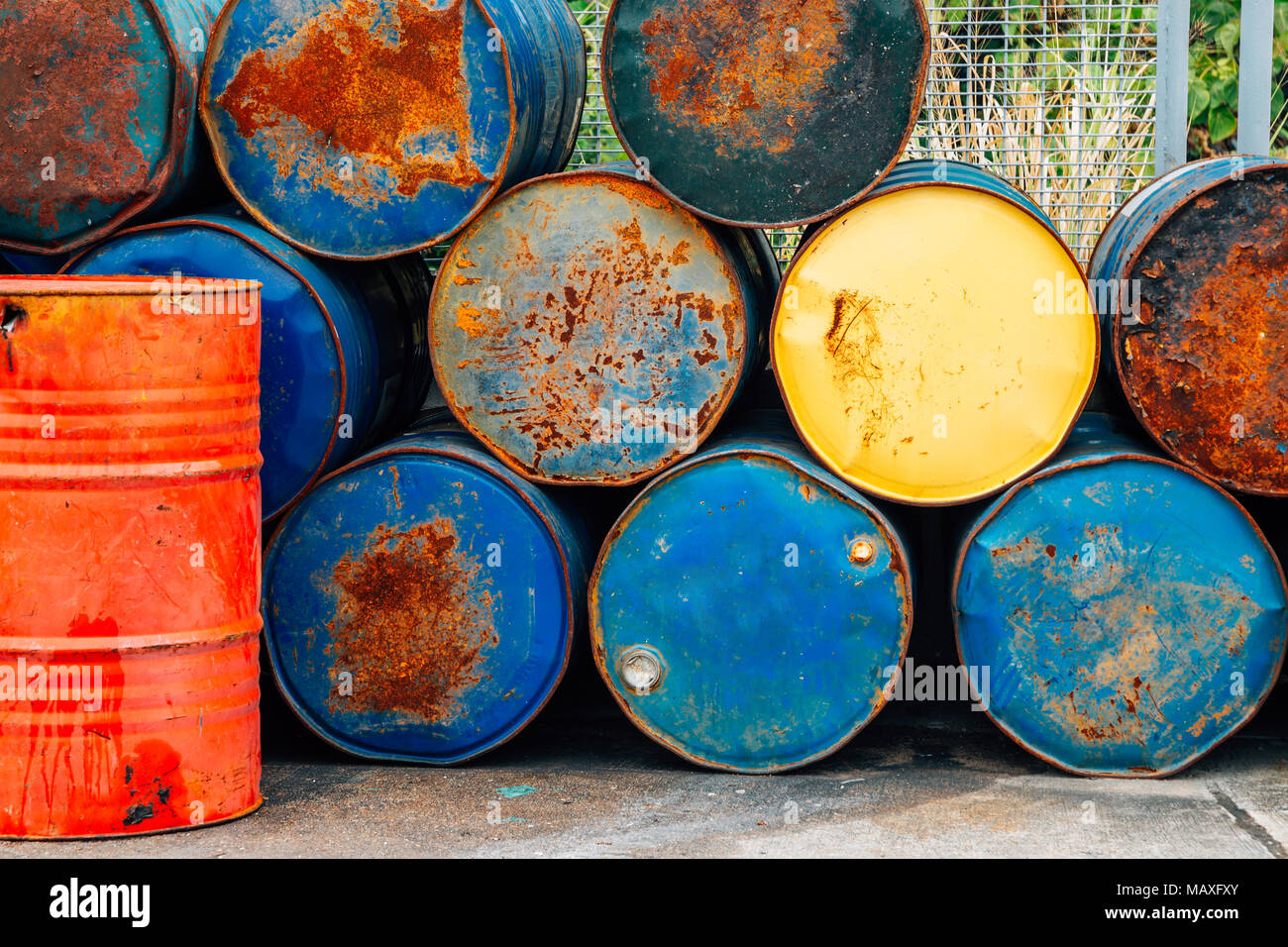Rusty oil barrels drums Stock Photo - Alamy