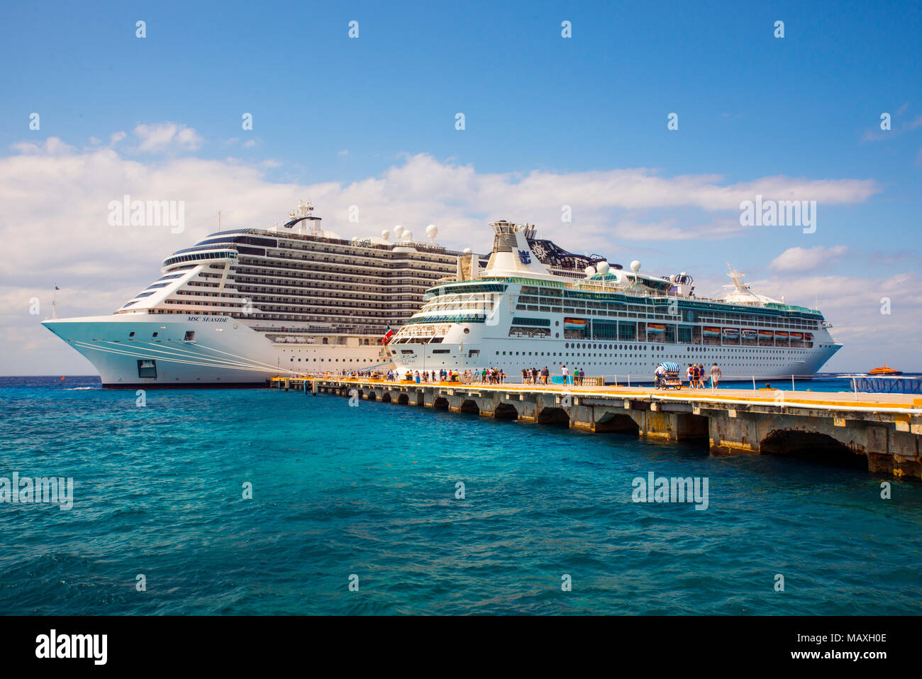 Cruise ships docked at key west florida Stock Photo - Alamy
