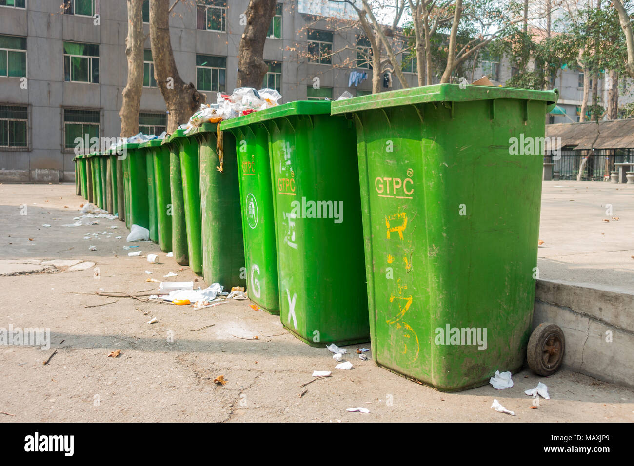 China waste management hi-res stock photography and images - Alamy