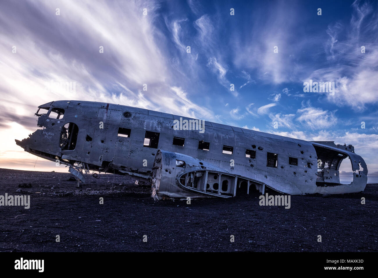 Wrecked dc 3 plane hi-res stock photography and images - Alamy