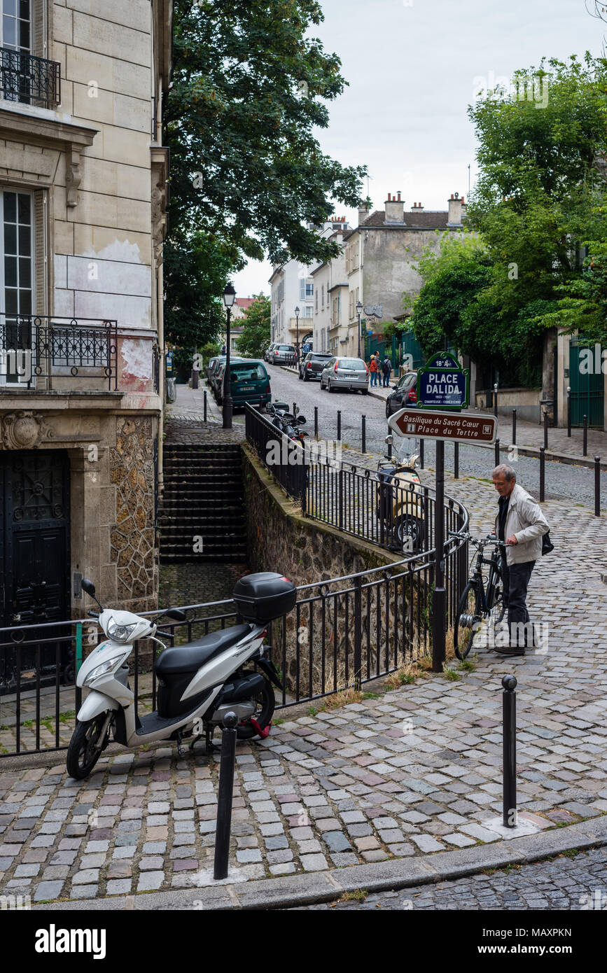 Parisian cobblestone streets hi-res stock photography and images - Alamy