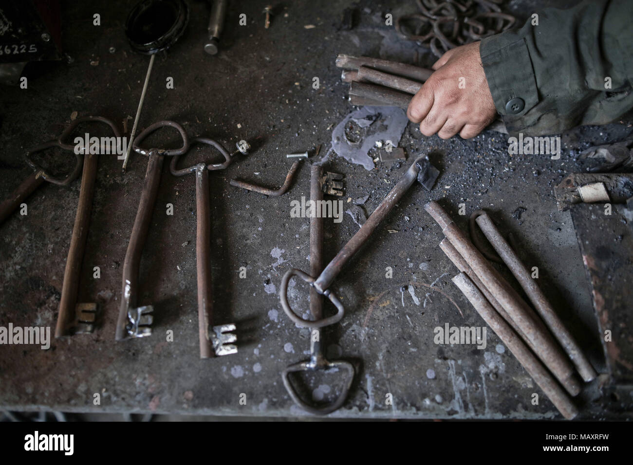 Palestinian blacksmith Ali Banat makes "Keys of Return", which ...