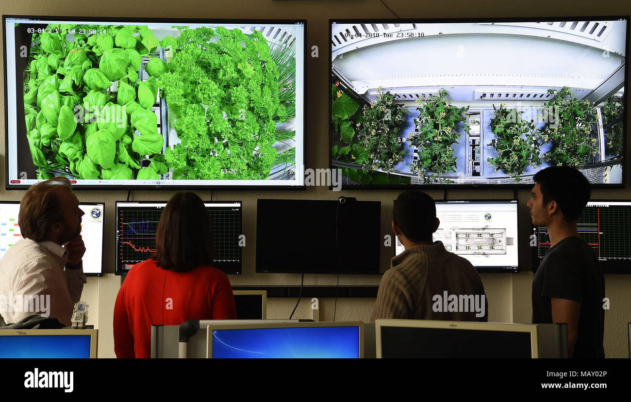 Bremen, Germany. 04 April 2018, Daniel Schubert (l), team leader of the ...