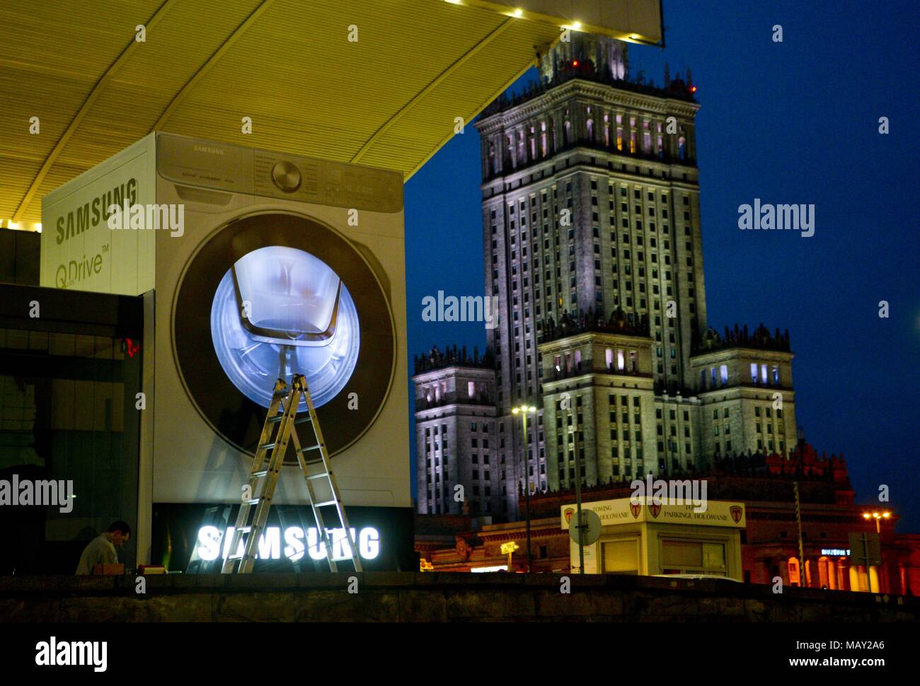 Warsaw, Poland. 4th April, 2018. A huge Samsung washing machine ...