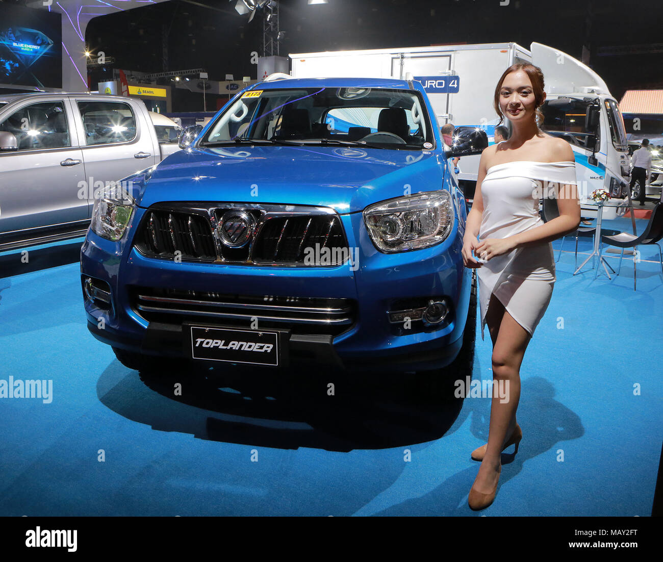 Pasay City, Philippines. 5th Apr, 2018. A model poses beside a Foton ...
