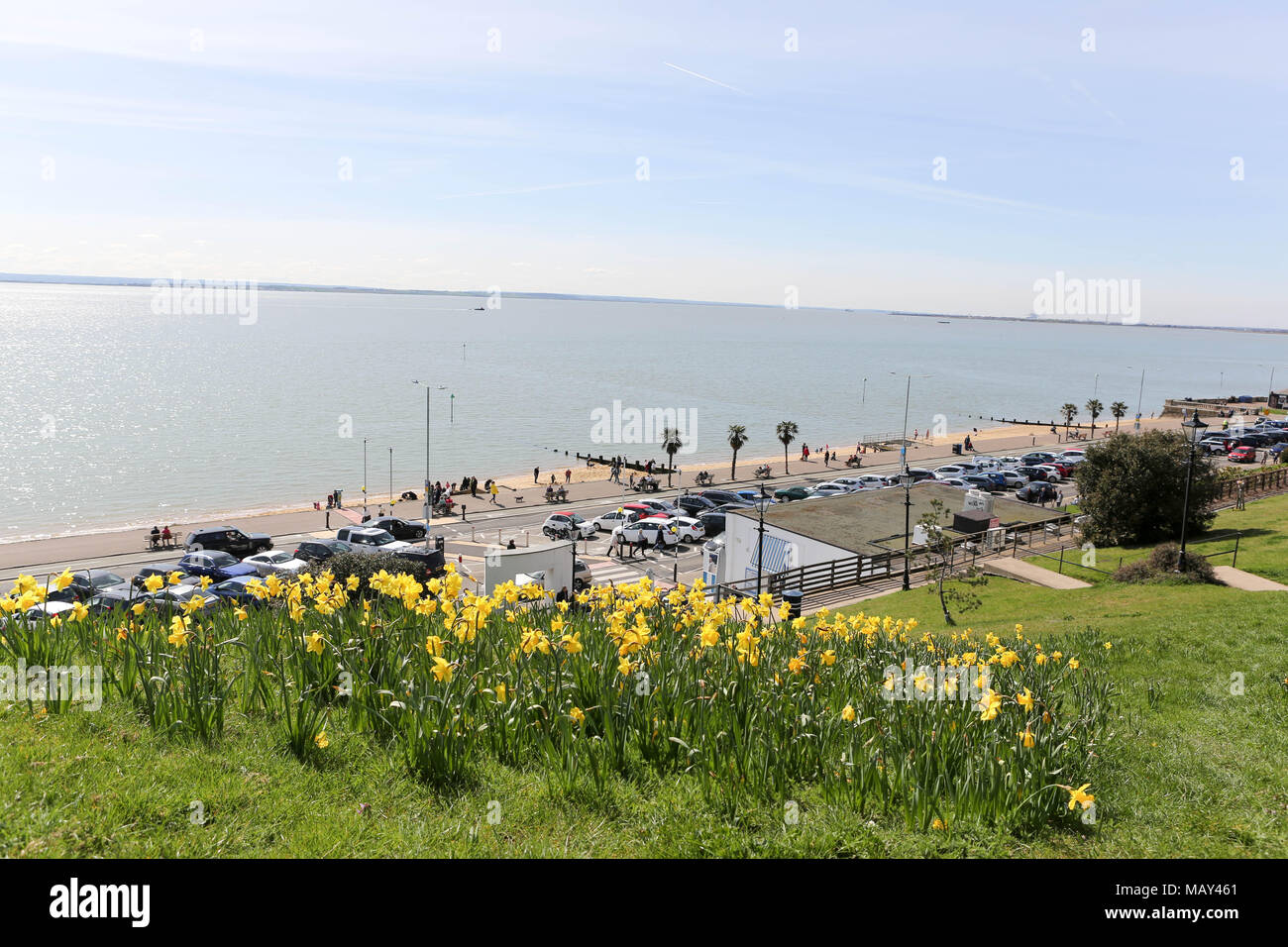 Southend, UK. 5th April, 2018. UK Weather: A beautiful spring day, blue ...