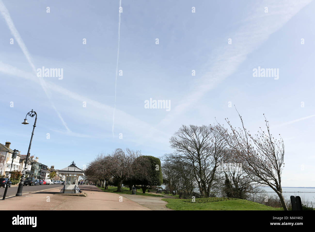 Southend, UK. 5th April, 2018. UK Weather: A beautiful spring day, blue skies, in the Essex ...