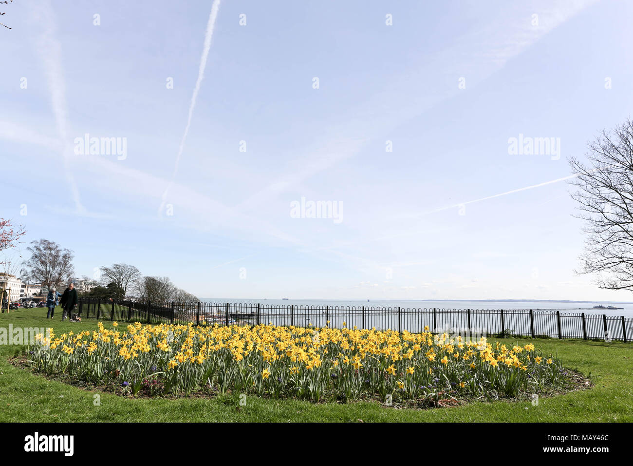 Southend, UK. 5th April, 2018. UK Weather: A beautiful spring day, blue ...