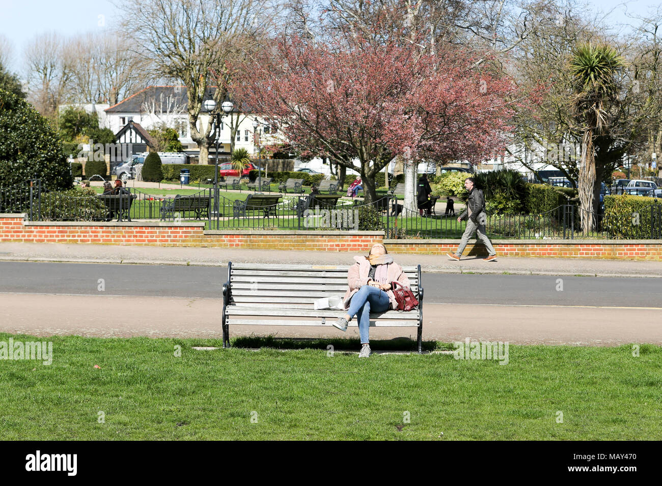 Southend, UK. 5th April, 2018. UK Weather: A beautiful spring day, blue ...