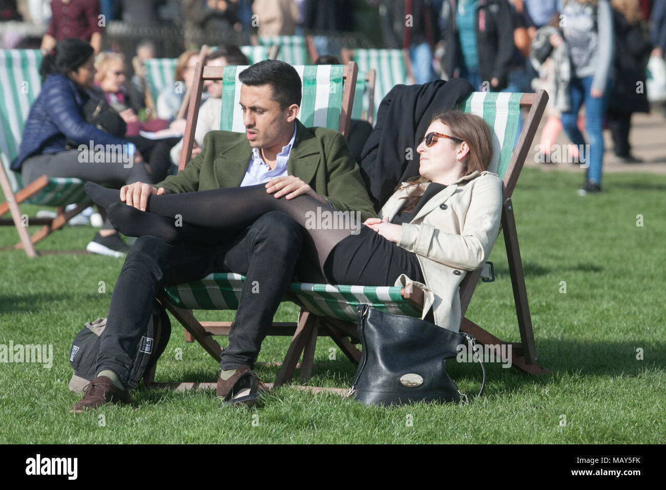 London UK. 5th April 2018. People enjoy the spring sunshine in Green ...