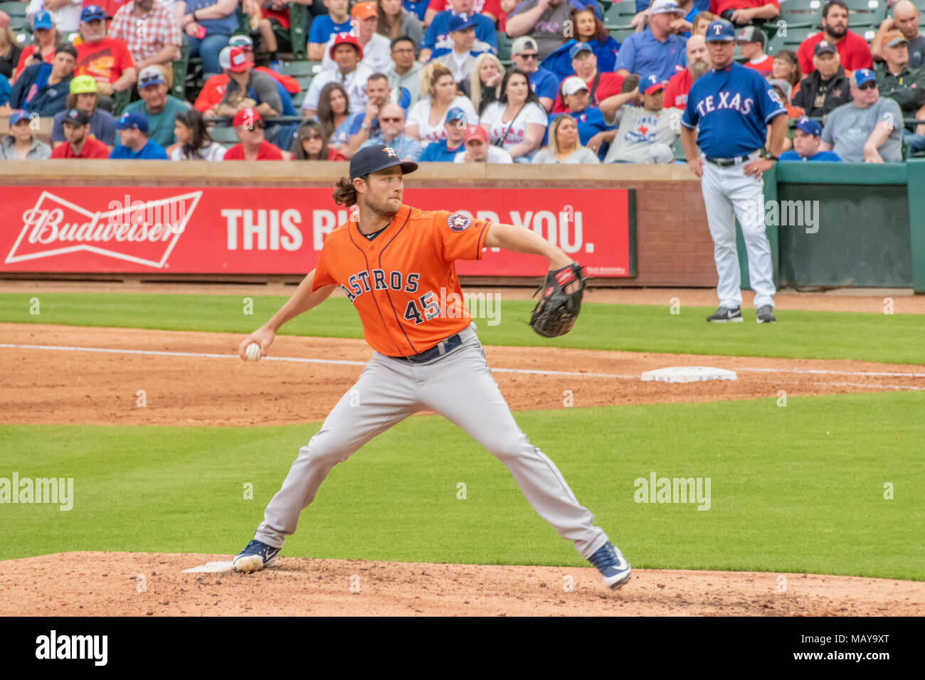 Houston Astros starting pitcher Gerrit Cole pitching against the Texas ...
