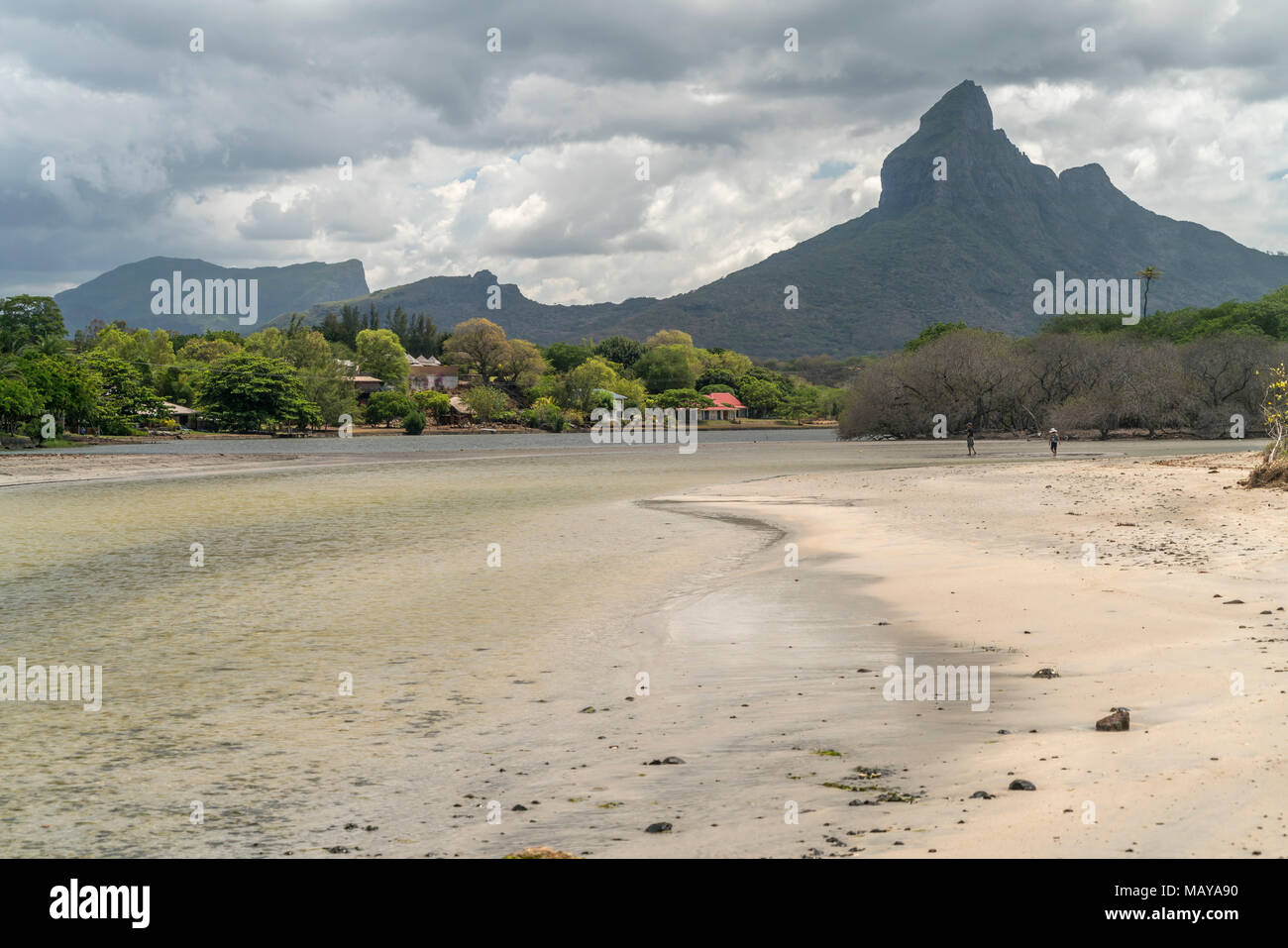Tamarin River und Wahrzeichen Montagne du Rempart, Tamarin, Mauritius ...