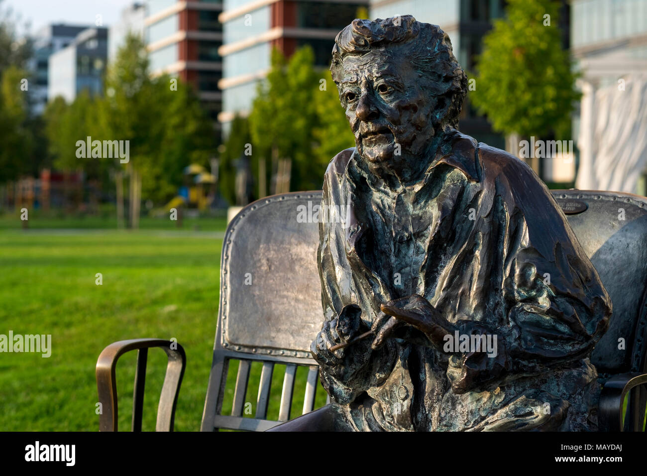 Bronze statue on a bench in Budapest Hungary Stock Photo - Alamy