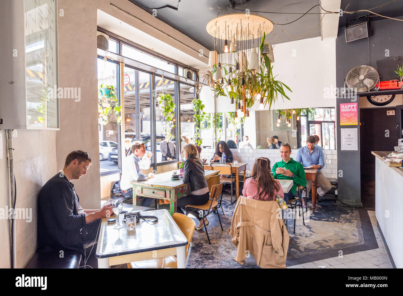 Station cafe hi-res stock photography and images - Alamy