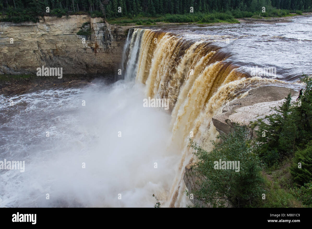 Alexandra Falls tumble 32 meters over the Hay River, Twin Falls Gorge ...
