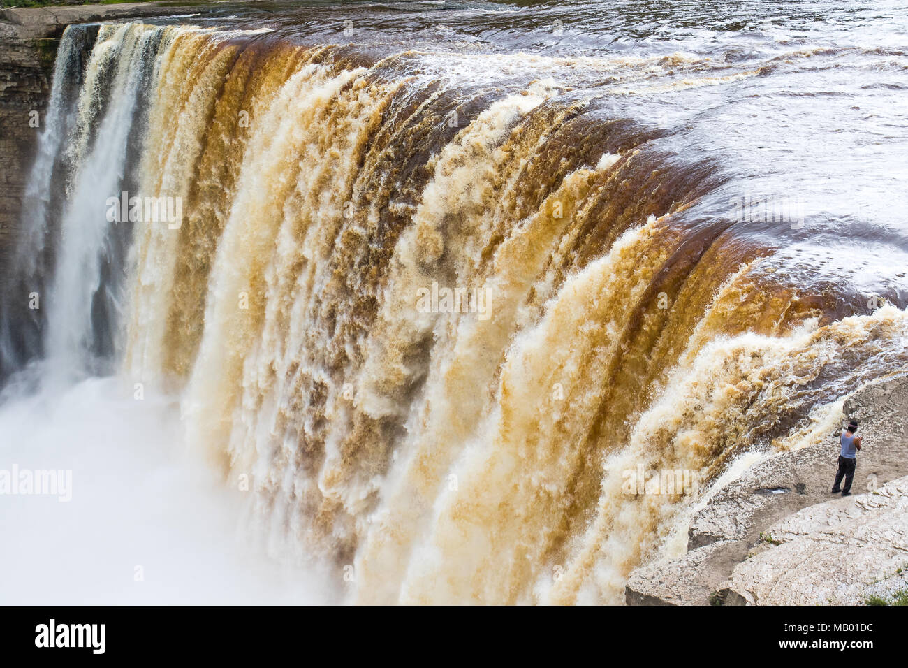 Alexandra Falls tumble 32 meters over the Hay River, Twin Falls Gorge ...
