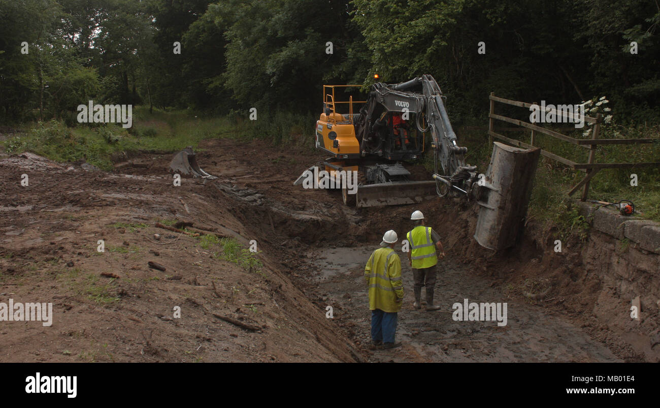 Disused canal and barge hi-res stock photography and images - Alamy