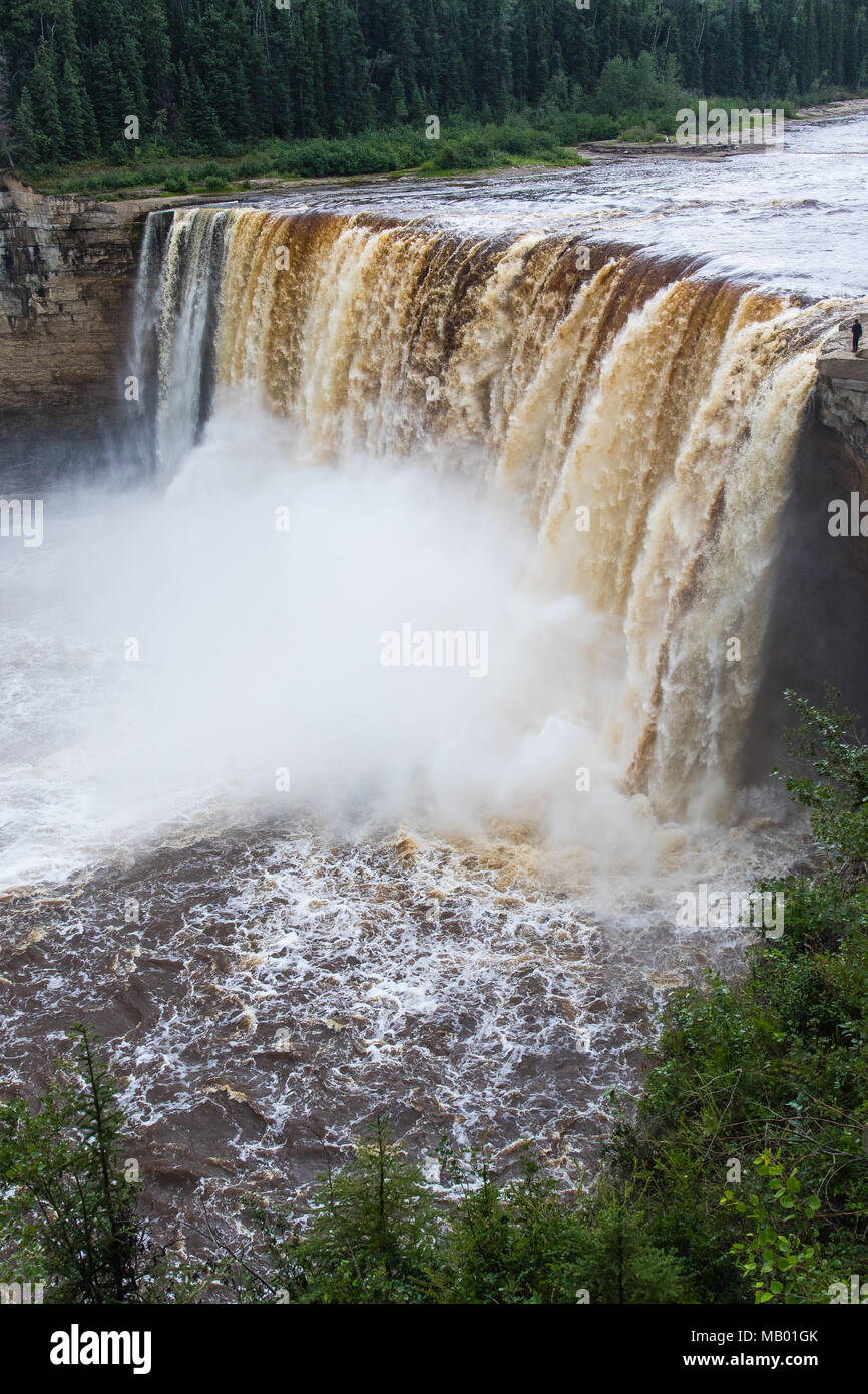 Alexandra Falls tumble 32 meters over the Hay River, Twin Falls Gorge ...