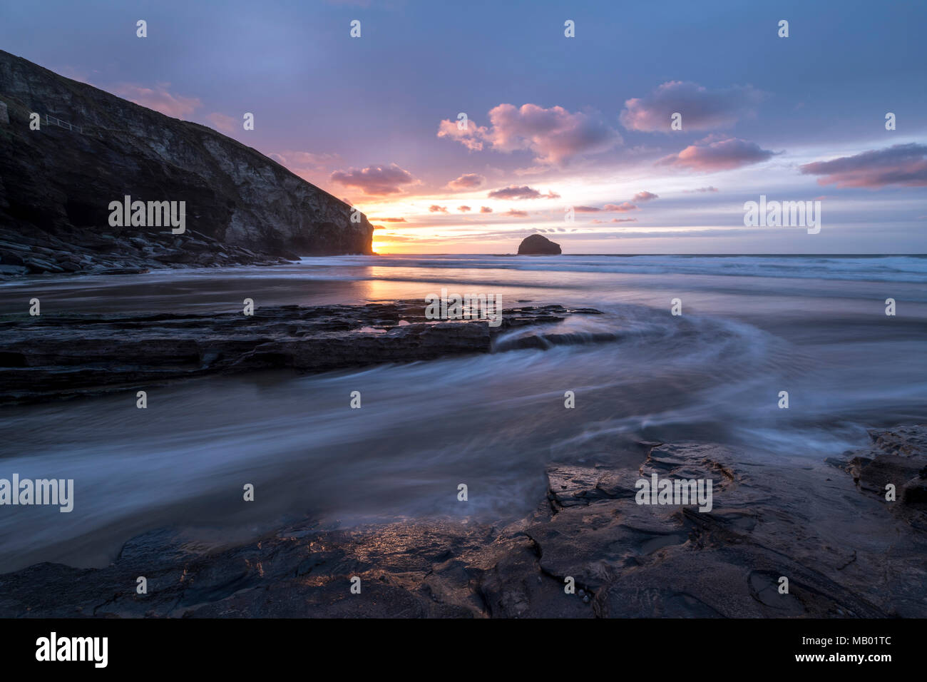 Long exposure trebarwith strand hi-res stock photography and images - Alamy