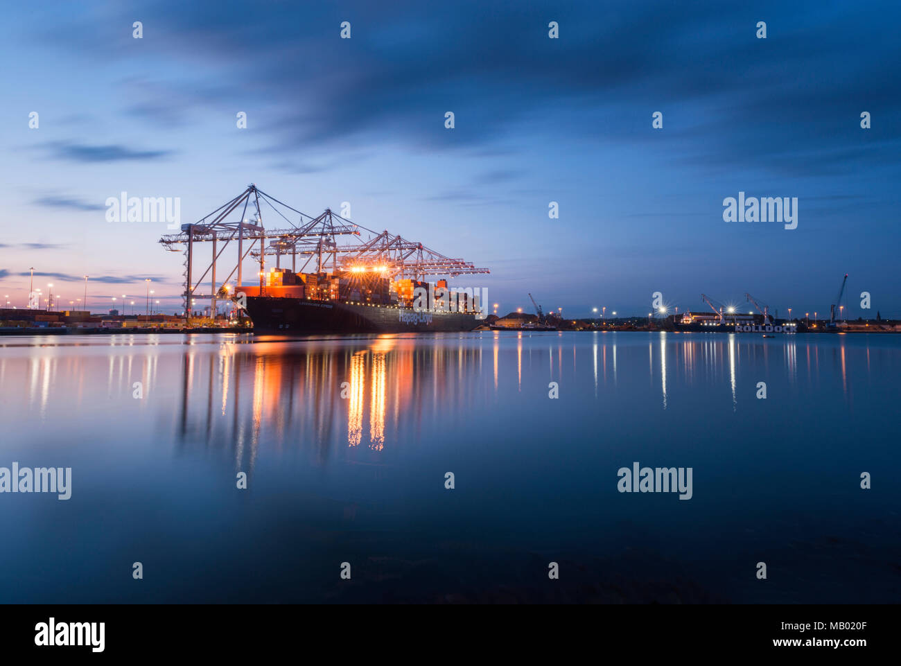 Hapag docks hi-res stock photography and images - Alamy