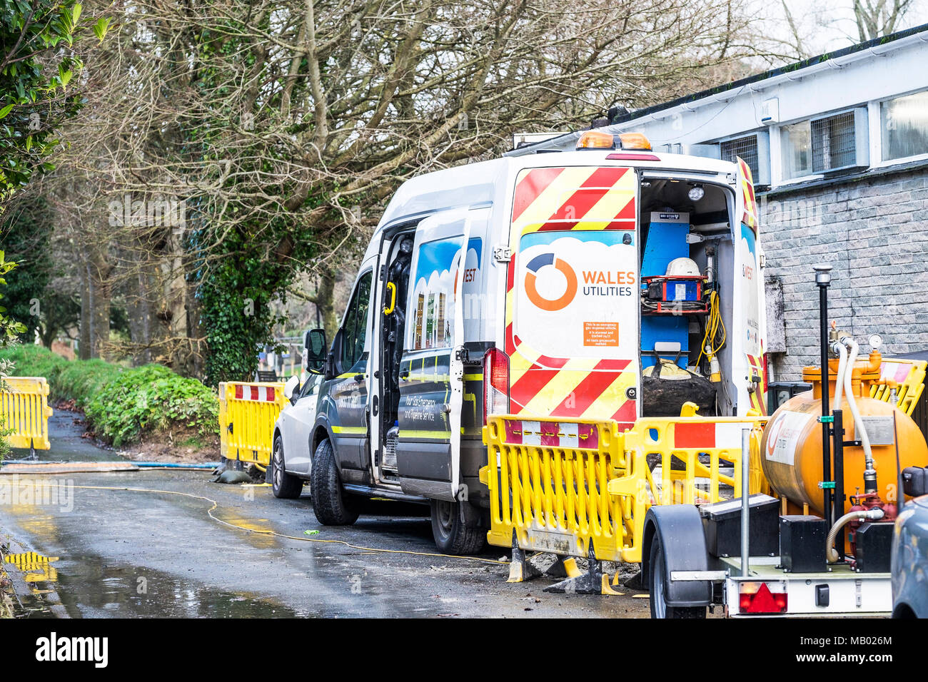 A Wales and West utilities vehicle on an emergency gas leak call out ...