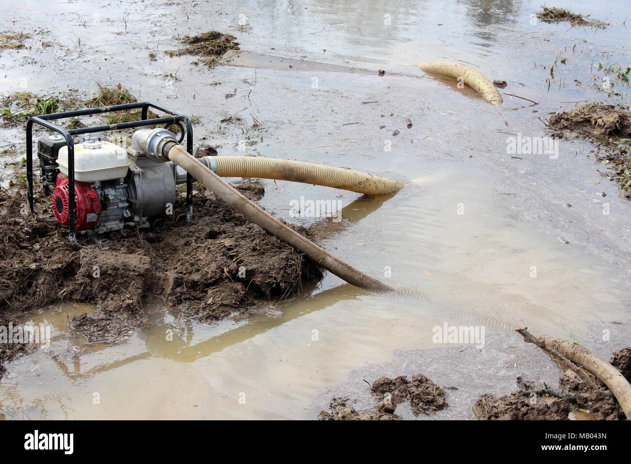 Water Pumping Flood Stock Photos & Water Pumping Flood Stock Images - Alamy