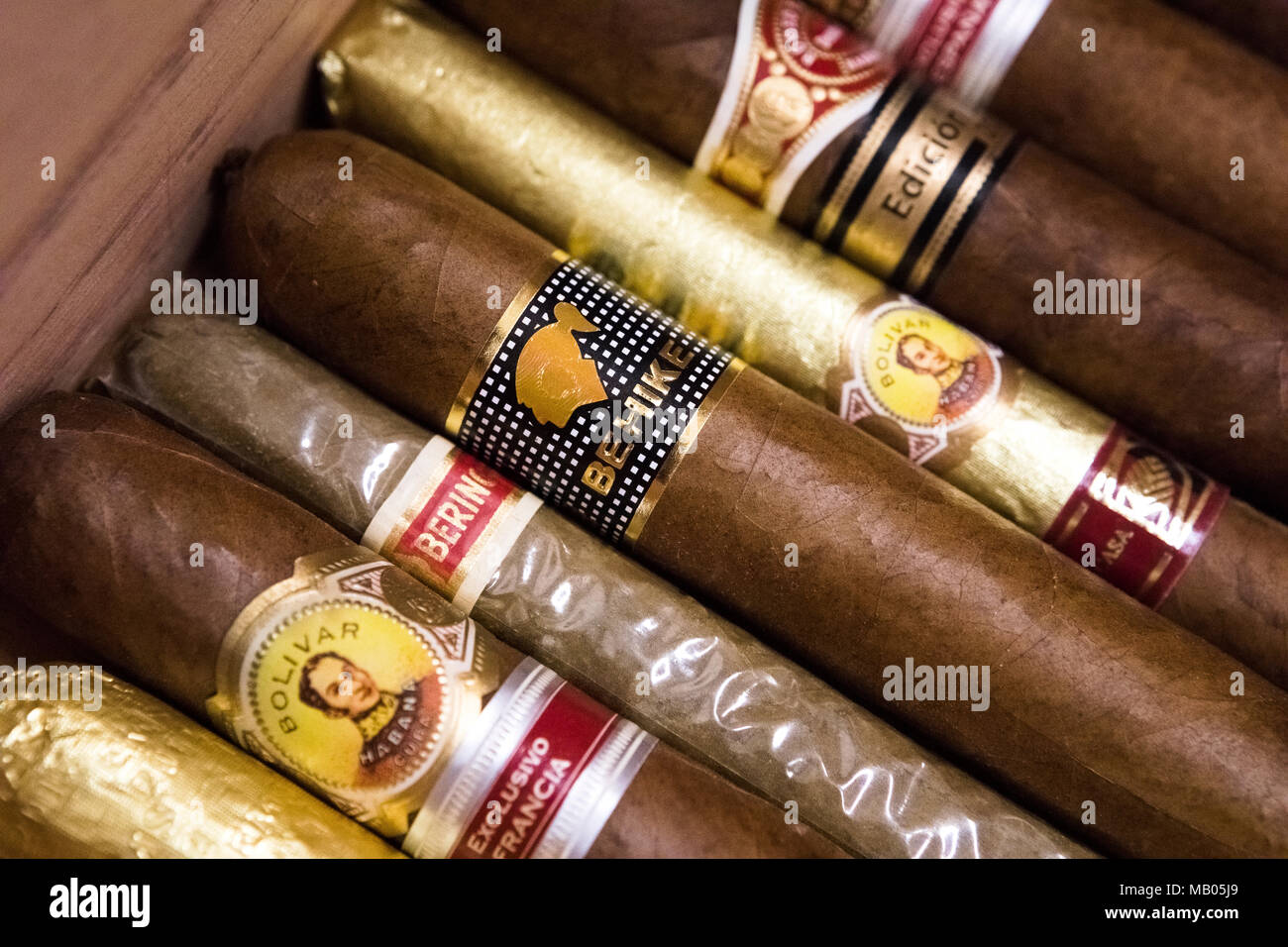 Old cigar box hi-res stock photography and images - Alamy