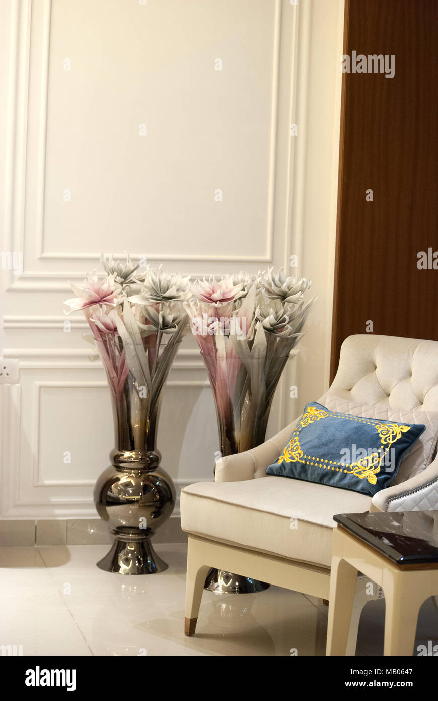 Decorative glassware hi-res stock photography and images - Alamy