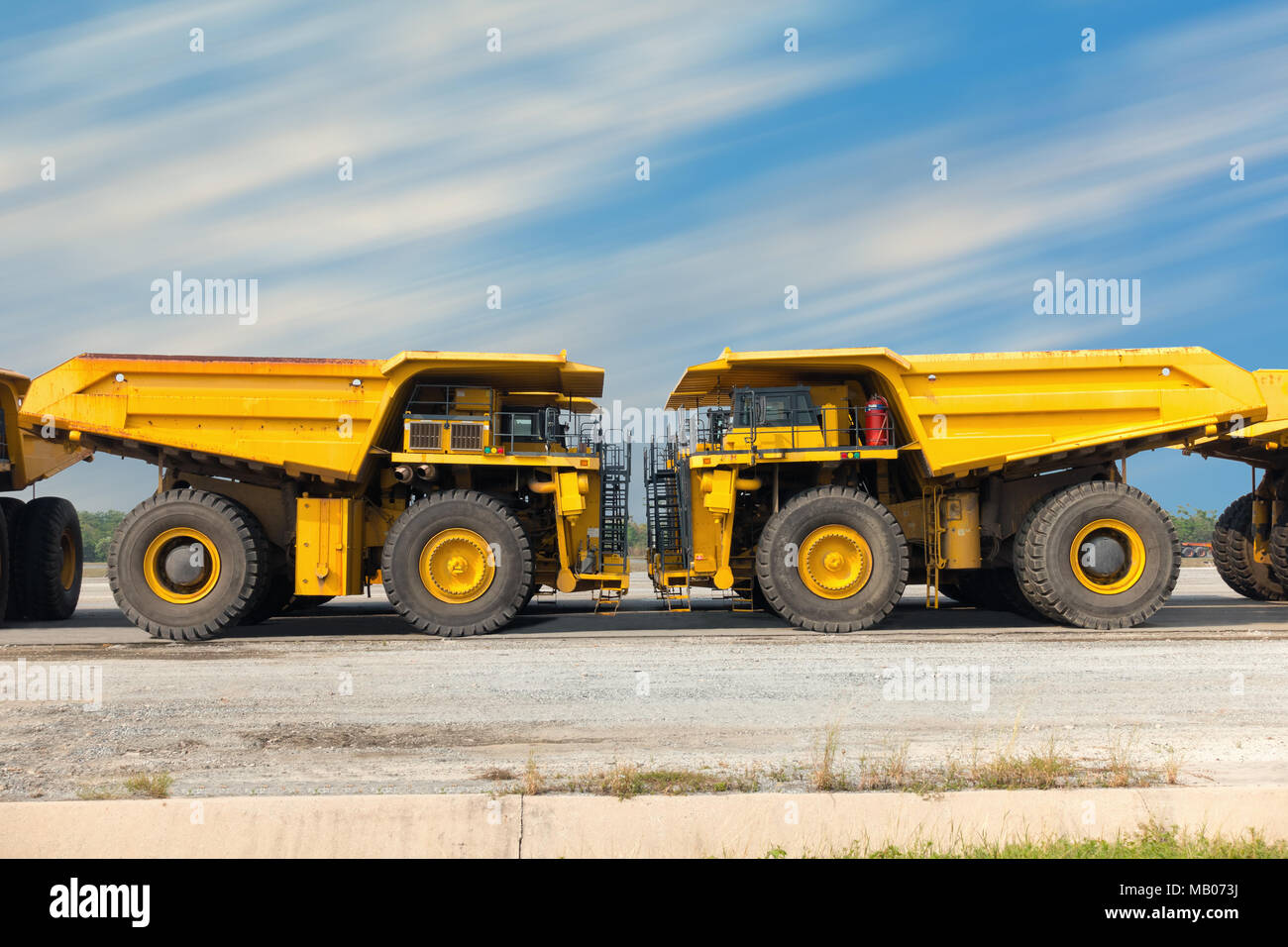Big large mining equipment machine hi-res stock photography and images ...
